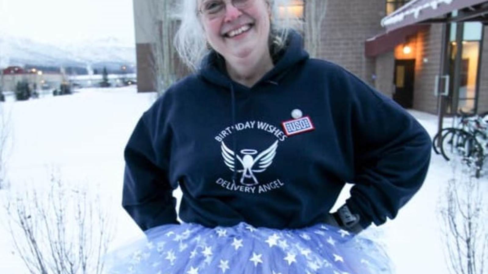 How a Service Member’s Mom Gives Back to the Military Through Cake and ...